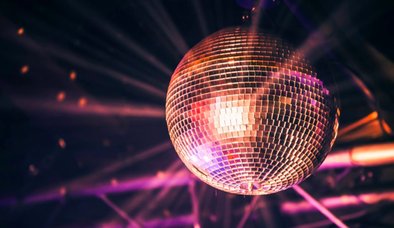 Quer dicas para montar a sua própria playlist de Disco Music? Vem ouvir ...